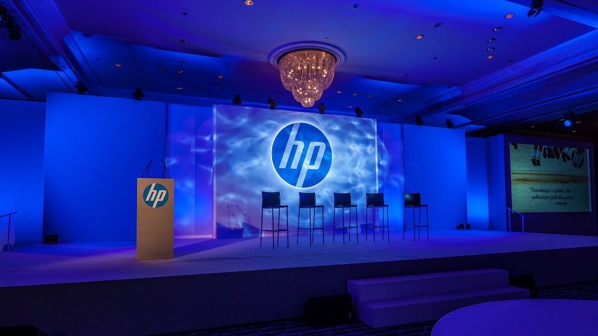 Backdrop là gì? Backdrop và background khác nhau như nào?